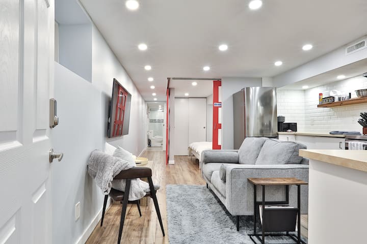 Apartment In The Beaches - Toronto, ON