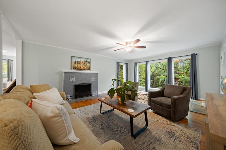 The Abby - 3bed/2bath Uptown Living Sleeps 8! - Hot Springs, AR