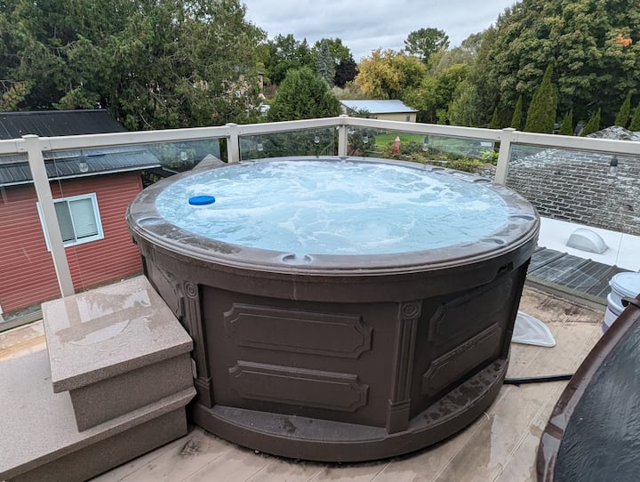 Hot Tub, Bbq Station, Golf Simulator - Peterborough, ON, Canadà
