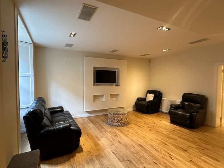 Centre Spacious 2 Bed Flat. 8mins Princes St. - Edynburg