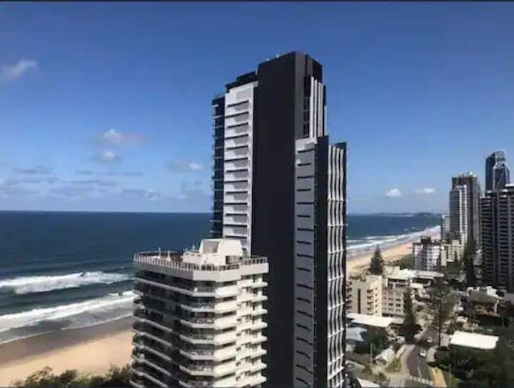 Beachfront Room With Own Balcony And Own Bathroom - Gold Coast