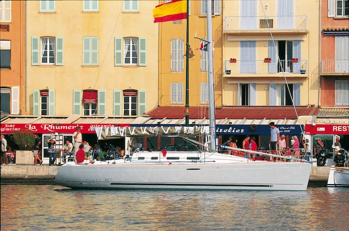 Luxury Yacht Overnight Stay - Sydney