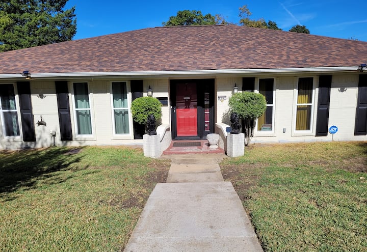 Tammy's Family Pool House - Pleasant Grove - Dallas