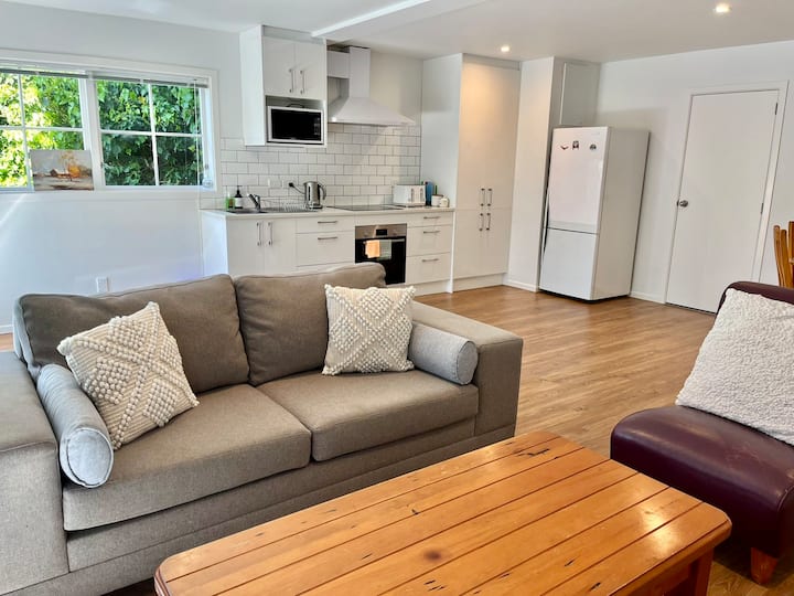 Modern Cozy Flat Near Station - Wellington