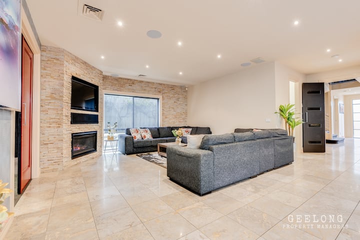 Close To Epworth & Deakin - Geelong