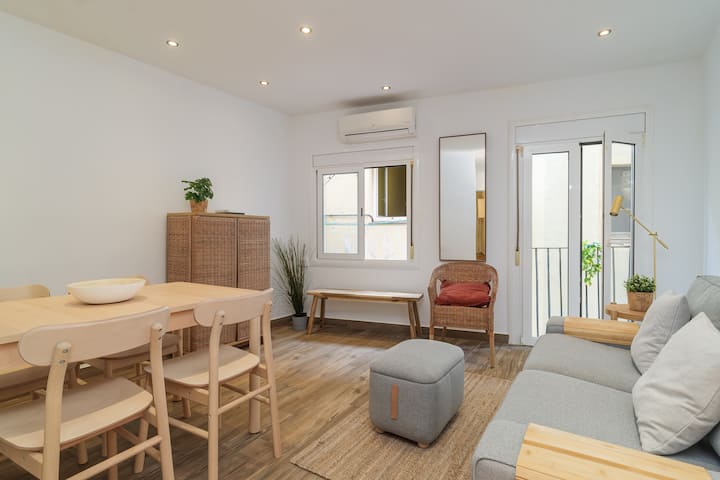 Born 2-bedroom Apt. With Terrace - Barcelona