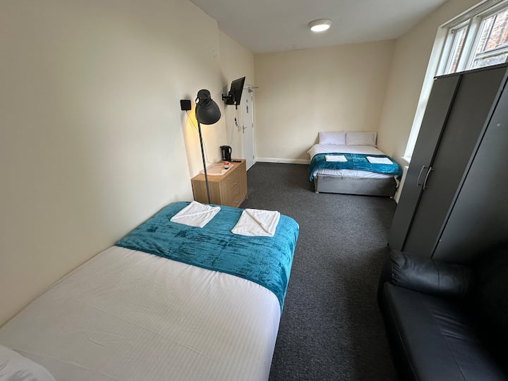Macclesfield Lodge Family Quad Room - Macclesfield