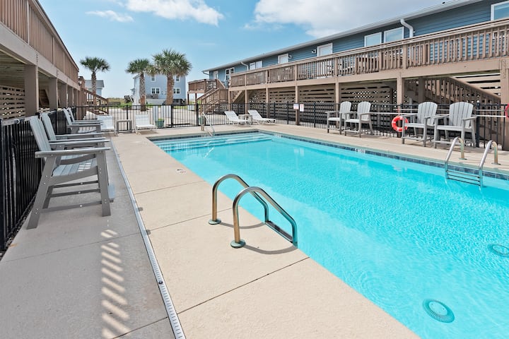 The Villas At Oak Island #5, Pool And Ocean Views - Oak Island, NC