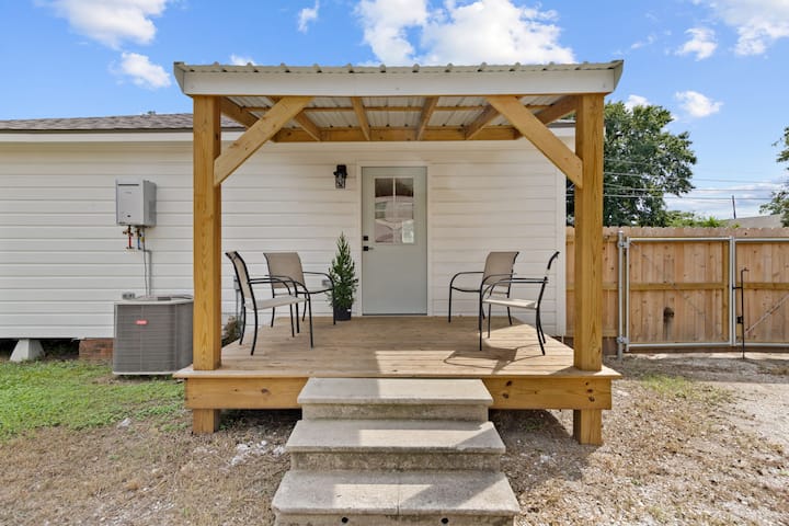 Lafayette Charm! Sleek Home With Private Lawn - Louisiane