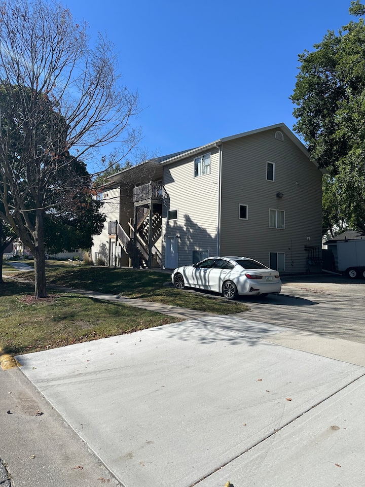 Three Br Townhouse Near Isu! - 艾姆斯