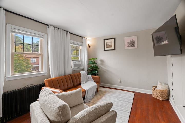 Calm Dc Retreat · King Bed · Game Lounge · Parking - National Harbor, MD