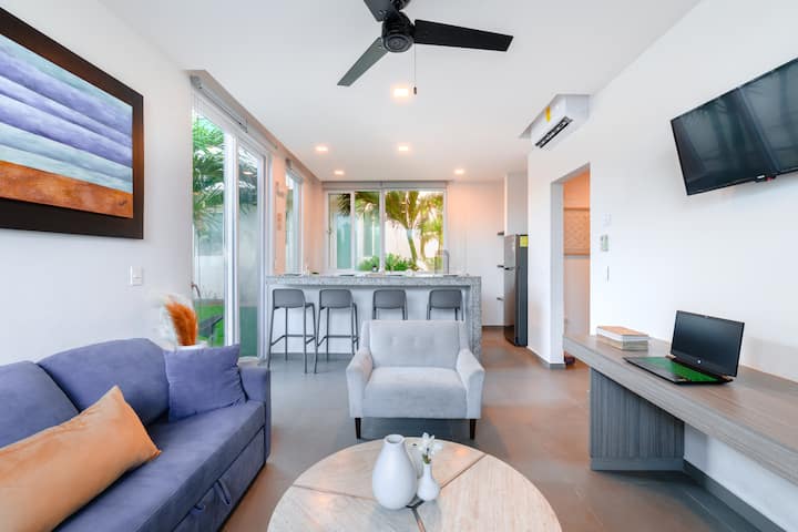 Apt. Oceanfront: Luxury, Pool, Spa & Kitchen - Isla Mujeres