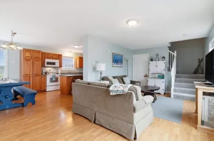 Seaside Retreat, Steps To Beach, 3 Cars, Deck, Bbq - Hampton Beach, NH