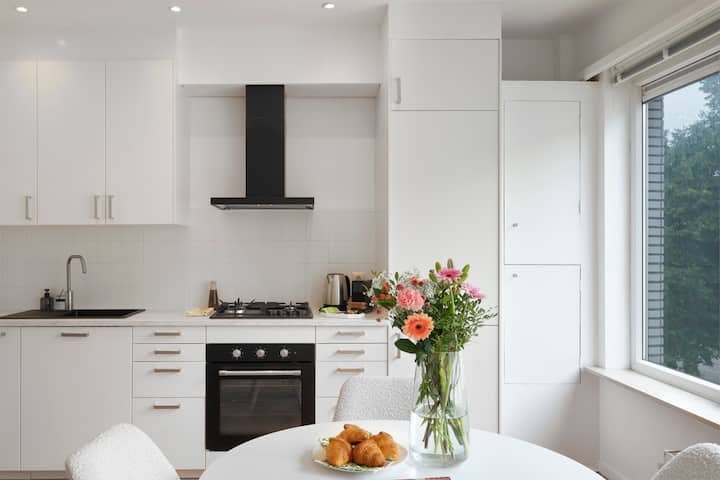 Top Location: City Center 1br W/ Stylish Decor - Antwerpen