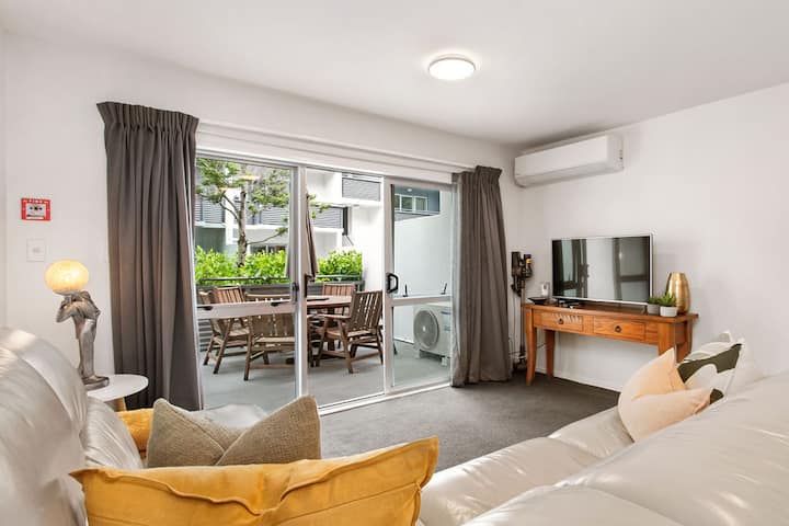 Summer Fun | Free Secure Parking | Pool | Gym - Christchurch