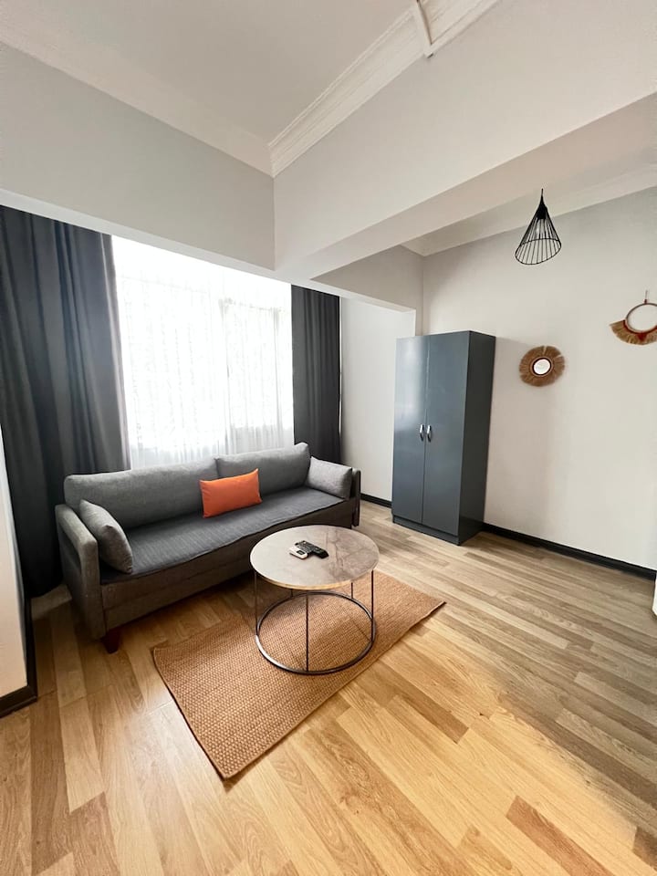 Karşıyaka Ekonomik Daire - İzmir