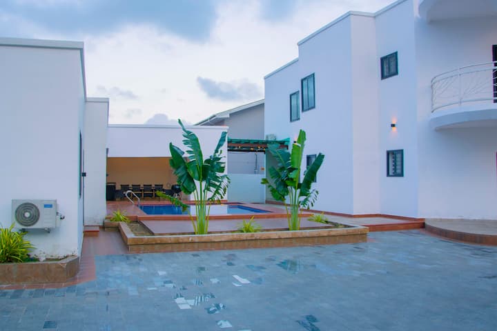 Lux-group Travel Rooms In East Legon Accra Gh - Ghana