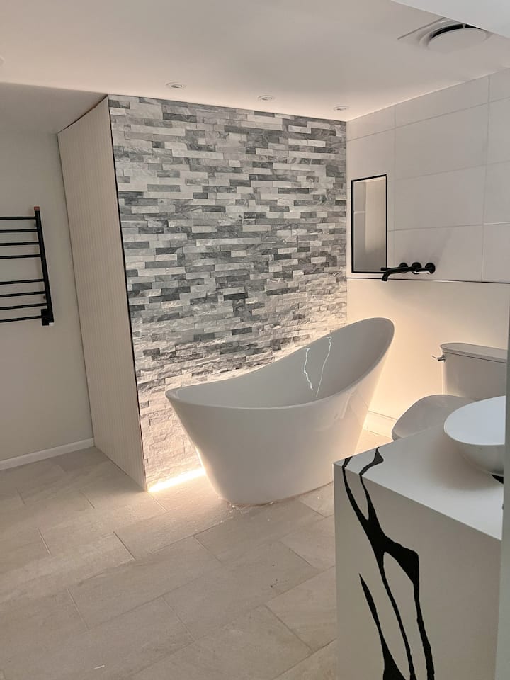 Soothing Soak | Modern Romantic Luxury Townhome! - Aurora, CO