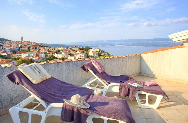 Roza 1 - With A Roof Terrace And A Sea View - Vrbnik