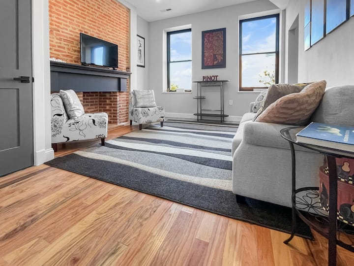 Chic City Living In Marble Hill - Baltimore, MD