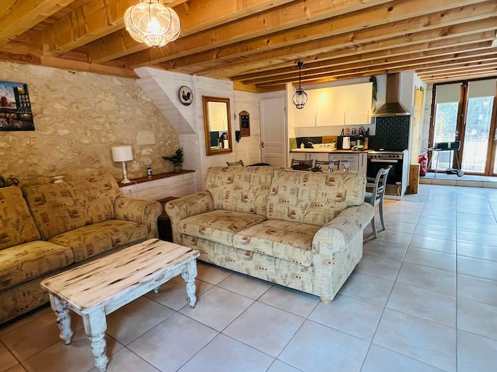 La Vieille Grange Gites, With Pool In Dordogne 3* - Aubeterre-sur-Dronne