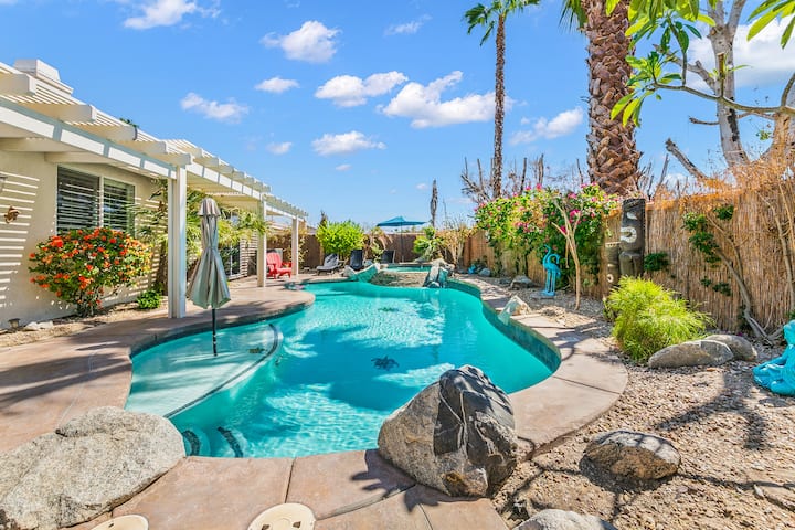 Neon Bungalow: Bnp, Arcade Room, Glam Room - Indio, CA