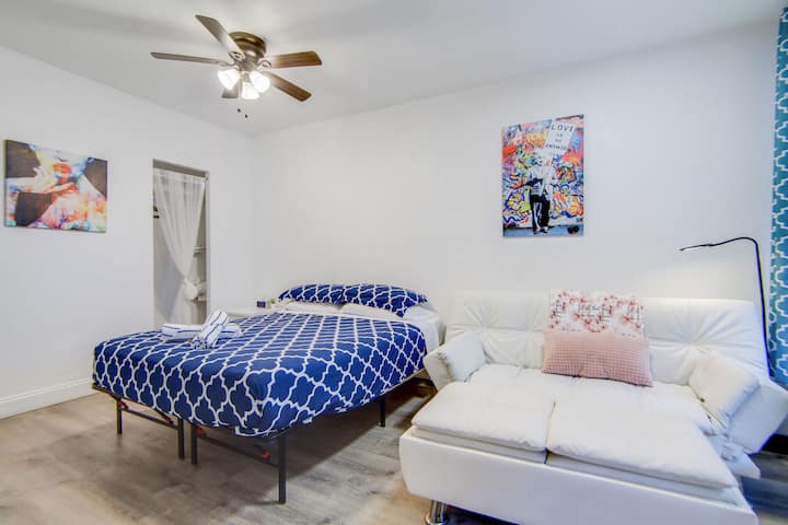 Ocean Drive Beachfront By Deco 305- Fun & Sun Deal - Miami Beach, FL