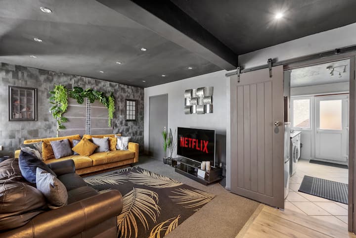 Spacious Boutique Themed House - Canterbury