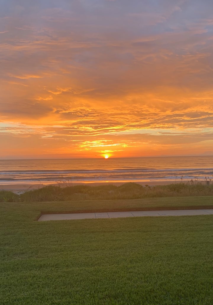 Indies House Beachfront Walk-out - Ormond Beach, FL