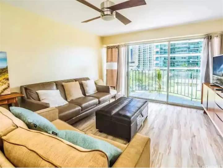 New Reno 2 Apts Fit 12! 2 Car Parking, Pool & More - Honolulu, HI