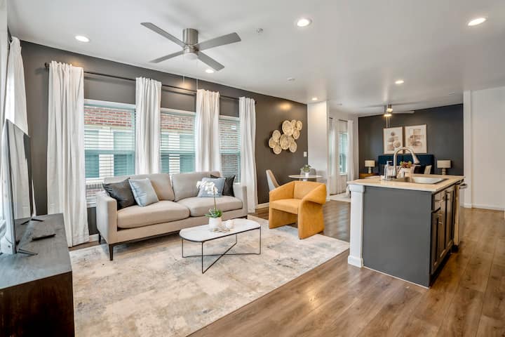 Sleek Studio With Private Parking Near Tx Med Ctr - Houston, TX