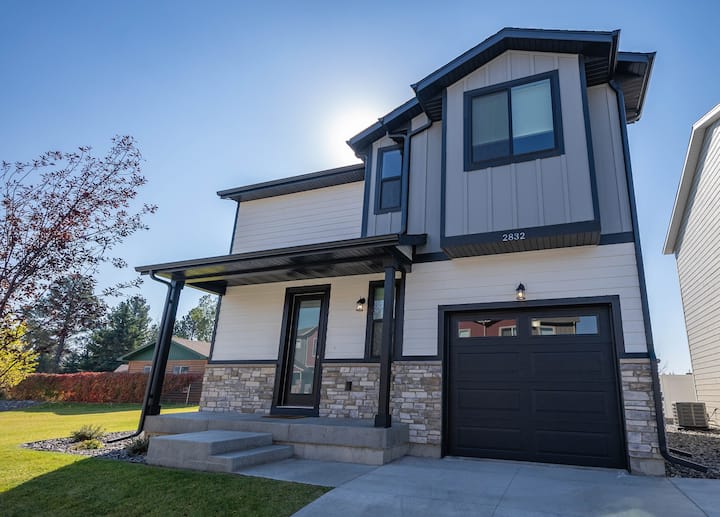 -:- Howdy Hideaway -:- Modern + New - 1st Floor Br - Cody