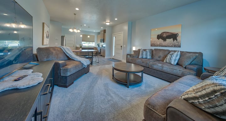 -:- Cowboy Casa -:- Modern + New 3br/3ba - Cody, WY