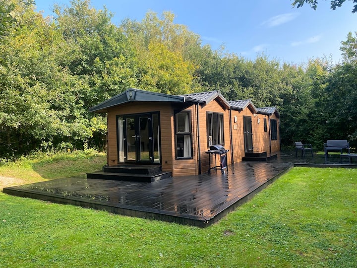 Oak Tree Lodge 
With Hot Tub / Near Alton Towers - Uttoxeter