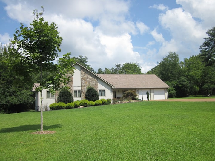 Luxury Home Near University Of The South - Sewanee, TN