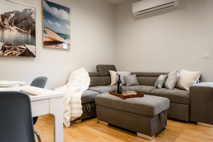 Modern Mountain Retreat - North Vancouver Escape - West Vancouver