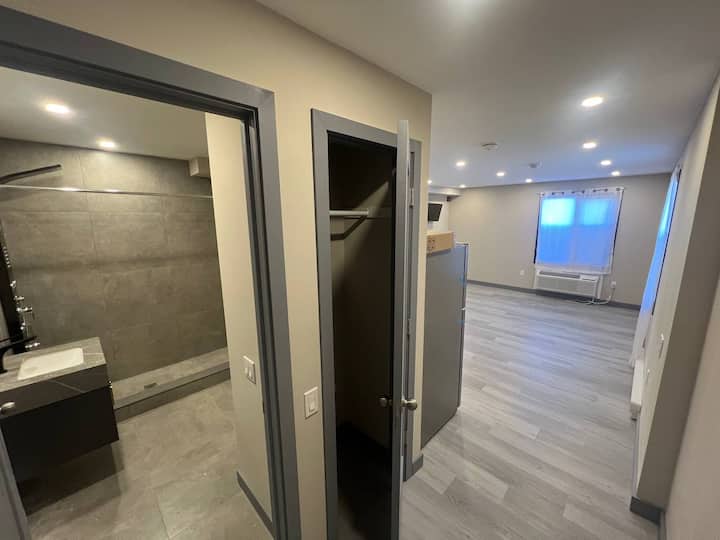 1bdrm Studio In Sutton (#104) - Georgina