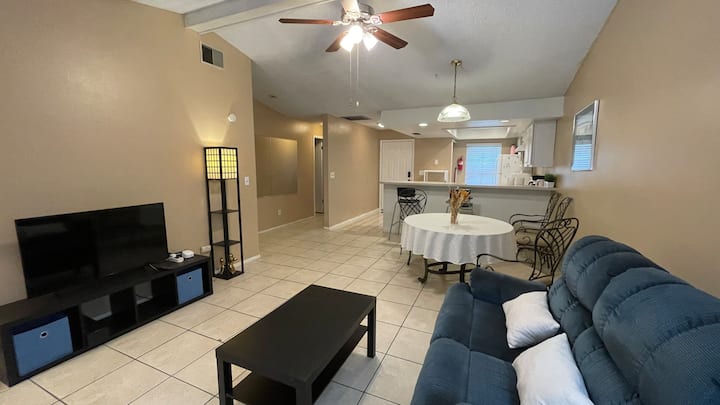 Good Location, Quiet Living! - Temple Terrace, FL