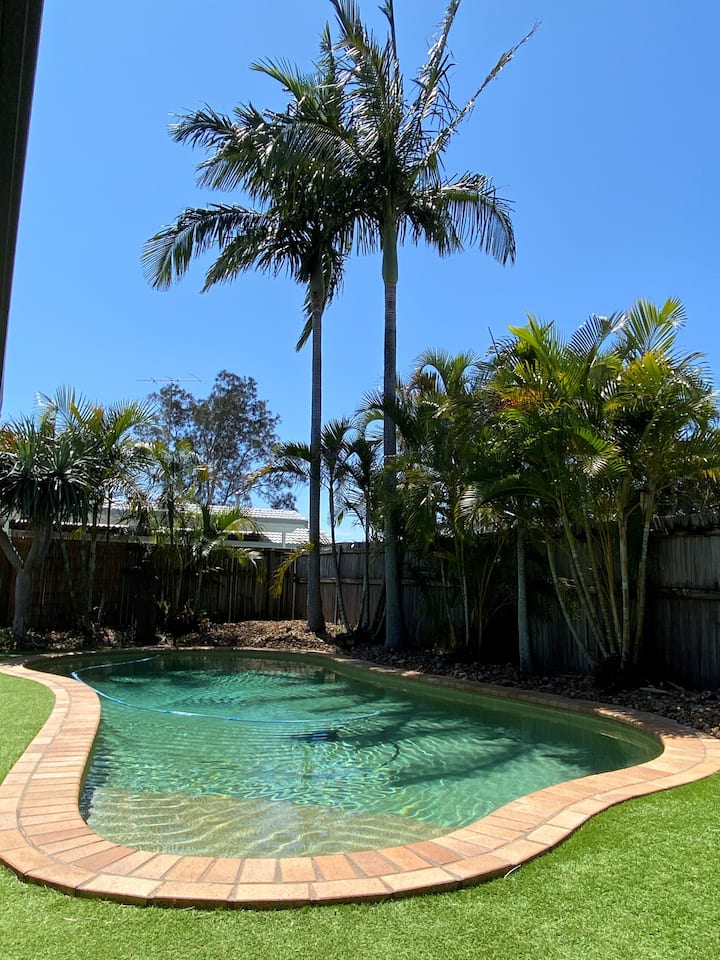 Peaceful Family Home In Mermaid Waters - Gold Coast