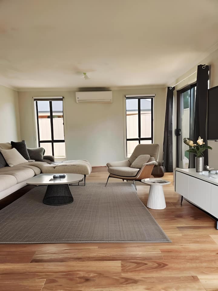 Inviting Room With Essentials - Gawler