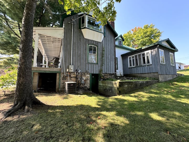 The Vault House (Lower Unit) Muskoka Cottage - Bracebridge