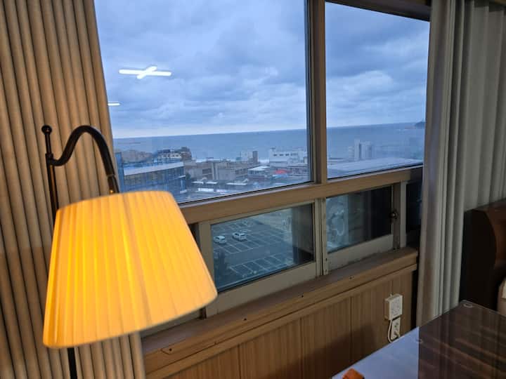 #오션뷰#퀸침대2개#속초해수욕장30초#고속터미널도보2분#바베큐장#넷플유튜브가능#1층편의점 - Sokcho-si