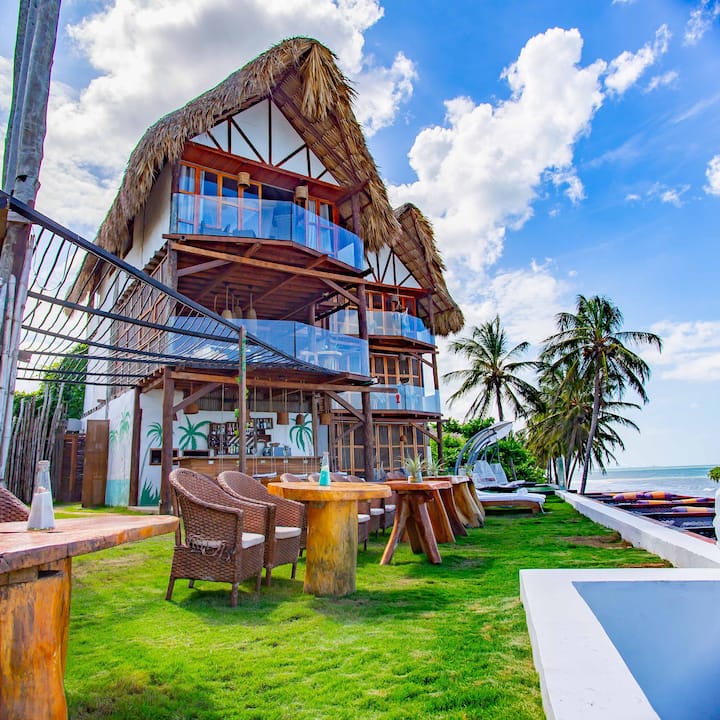 Full House In Front Of The Beach - Dibulla