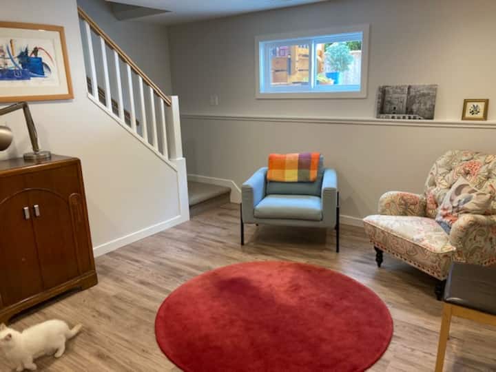 2 Bed And Sitting Room, Victoria Bc - Victoria