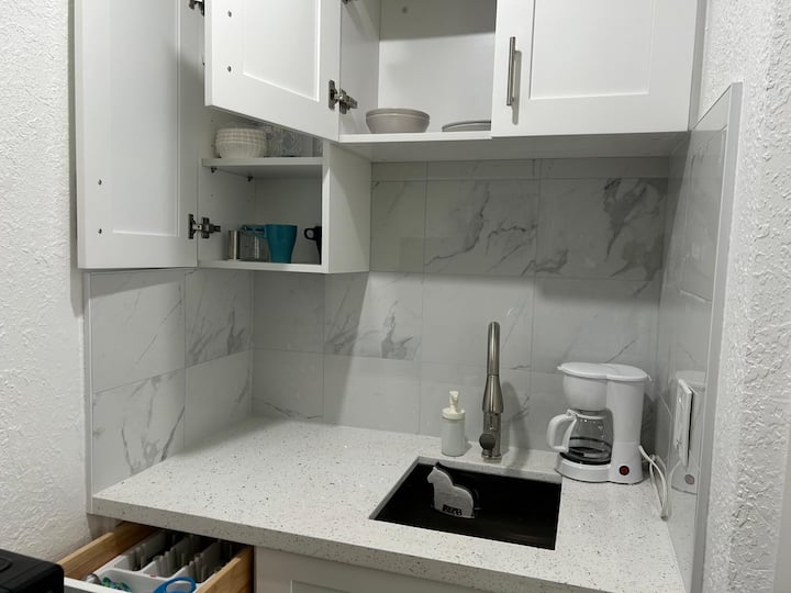 Beautiful Studio Near Wynwood - Miami, FL