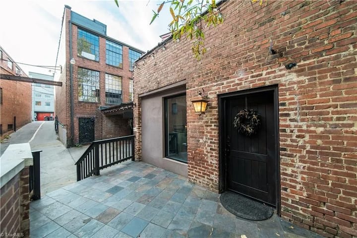 Downtown Speakeasy Condo - Winston-Salem, NC