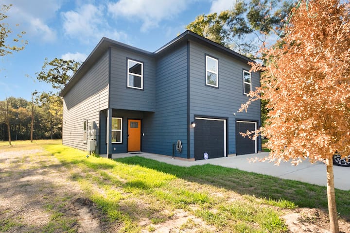 New 3br Retreat | Near Lake Conroe &The Woodlands! - Conroe, TX