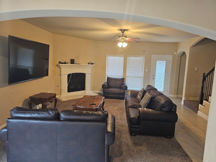 Beautiful Home In A Quiet Neighborhood By The Lake - Rockwall, TX