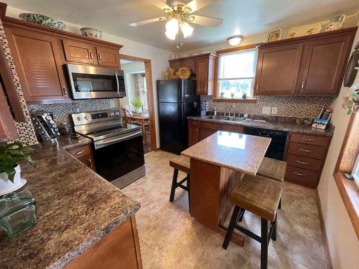 2.4 Miles To Lambeau-king Beds - Green Bay, WI