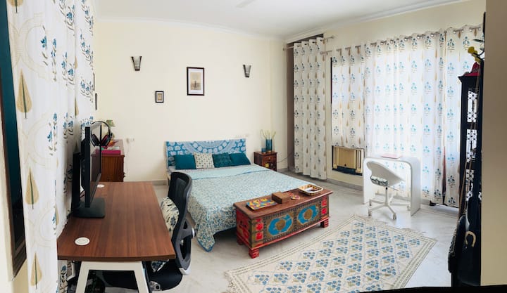 Room In Prime Location - New Delhi
